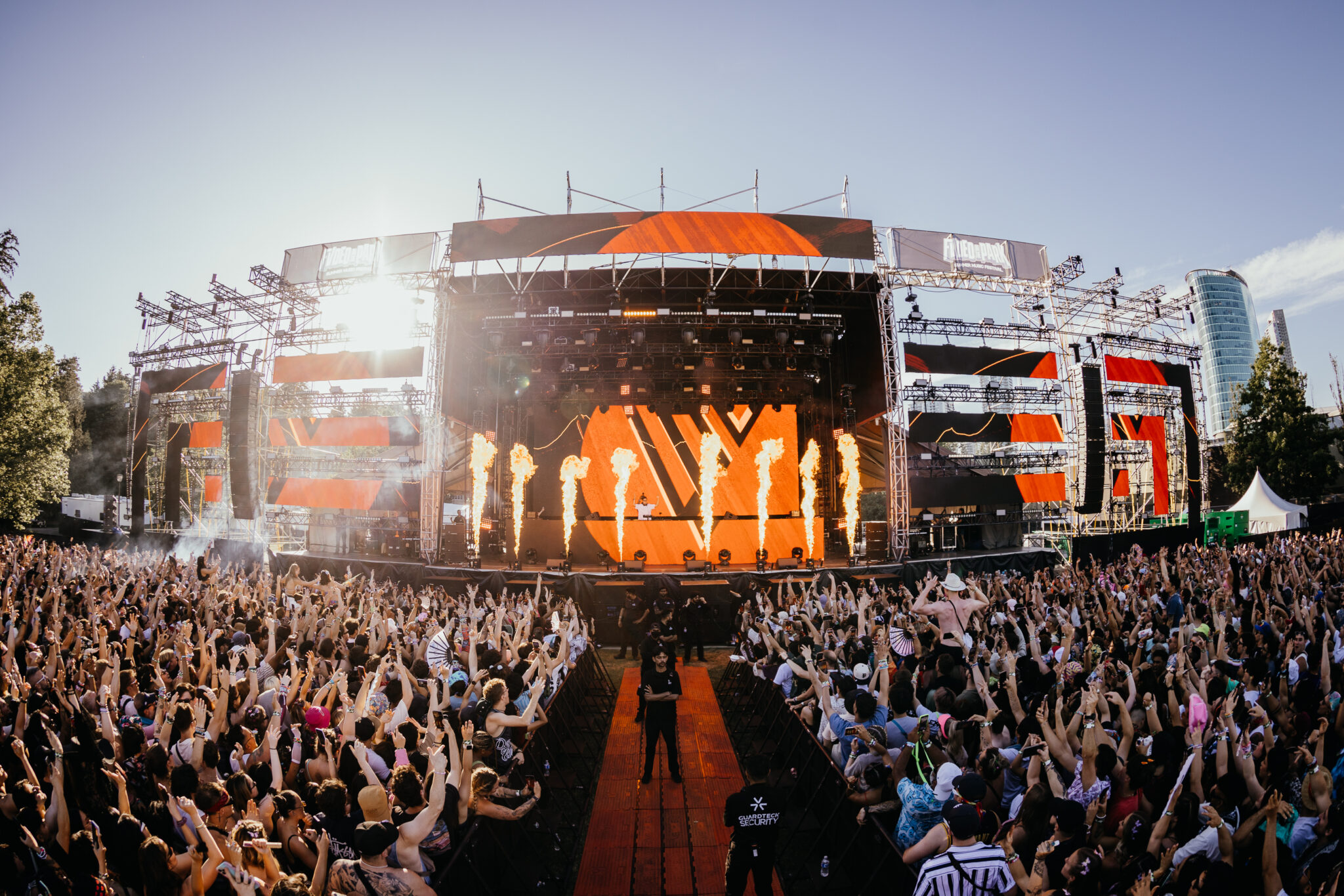 Stageline SAM series’ LED Header is Your Event’s Must-Have